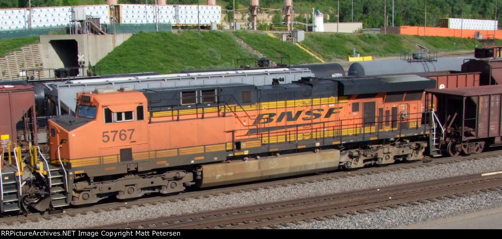 BNSF 5767